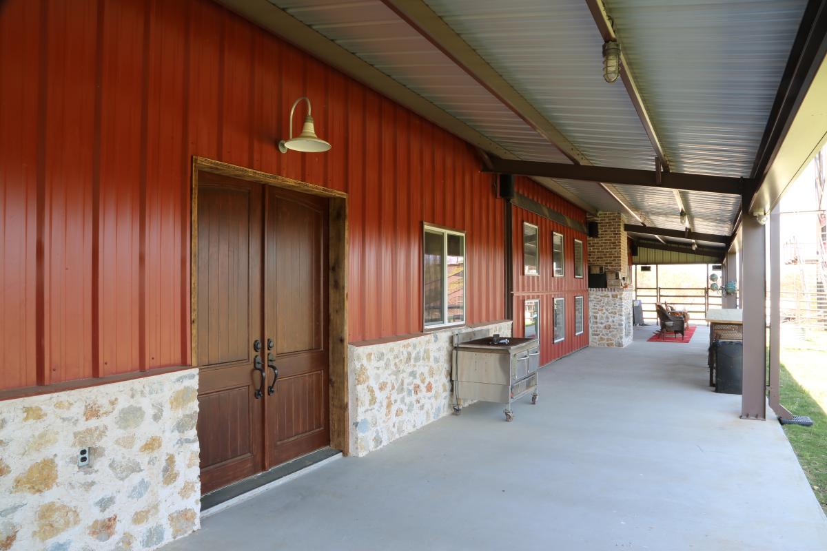 Horse Ranch - Horse Ranch - Mueller, Inc