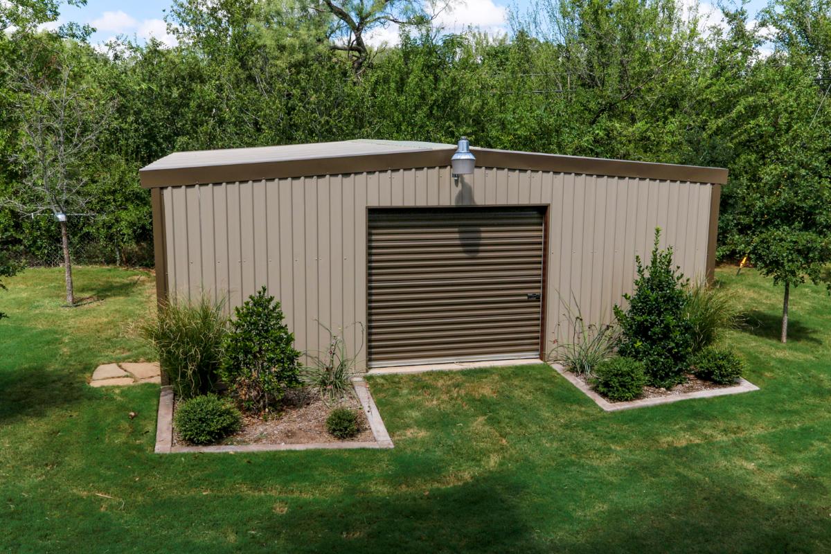 24' x 24' Backyard Building - 24' x 24' - Mueller, Inc